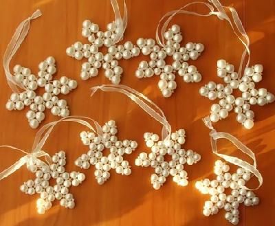 Decoración navideña con perlas - Dale Detalles